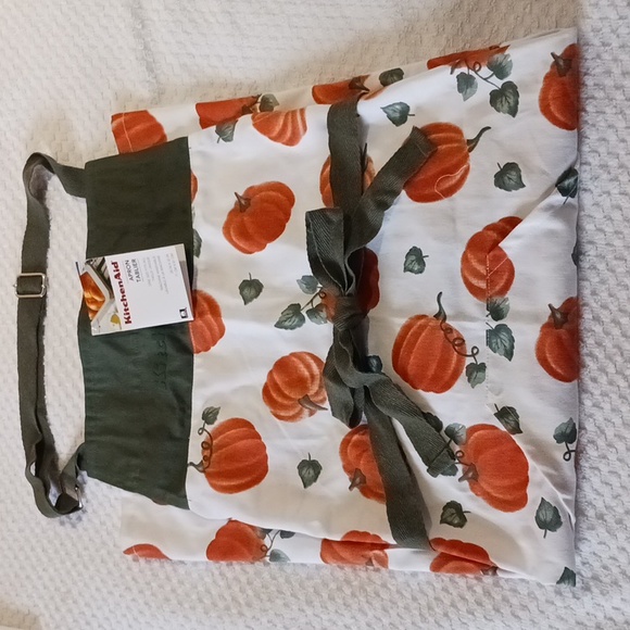 KitchenAid | Kitchen | Gorgeous Kitchenaid Pumpkin Vine Print Apron ...